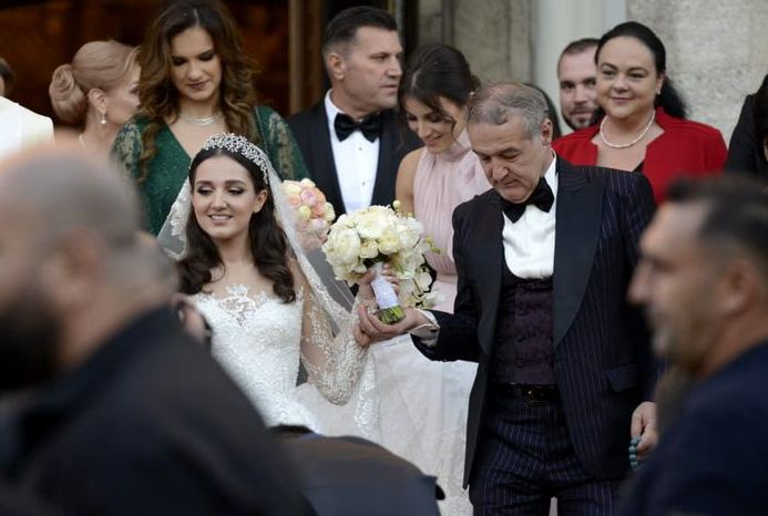 Gigi Becali a devenit bunic pentru prima dată. Fiica lui, Theodora, a ...